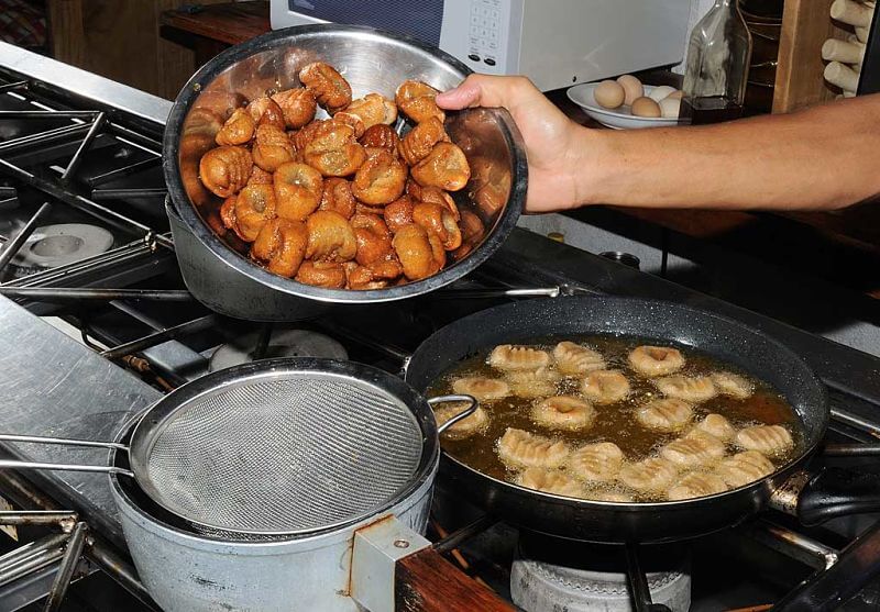Crustoli Calabresi Dolci, la ricetta delle frittelle di Natale • Guide ...